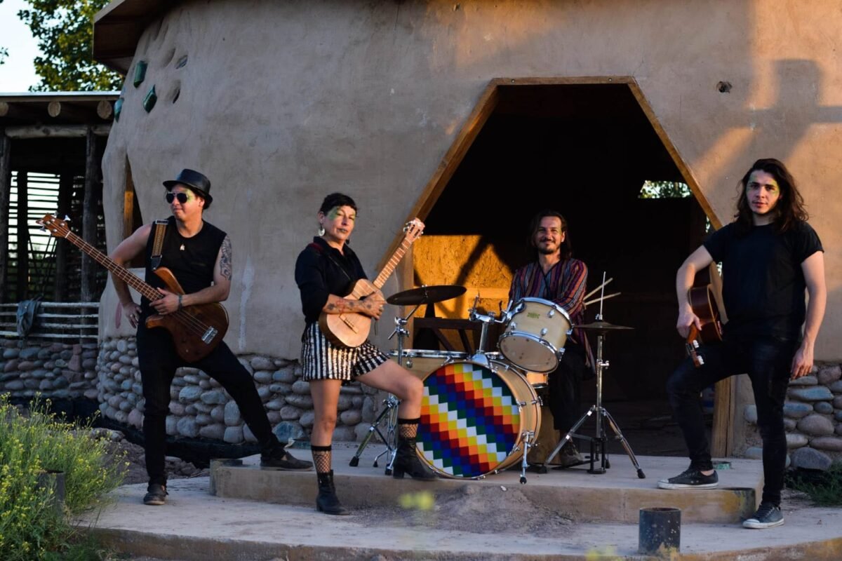 La cantautora chilena Rubi Monroys presenta su nuevo video clip en ...