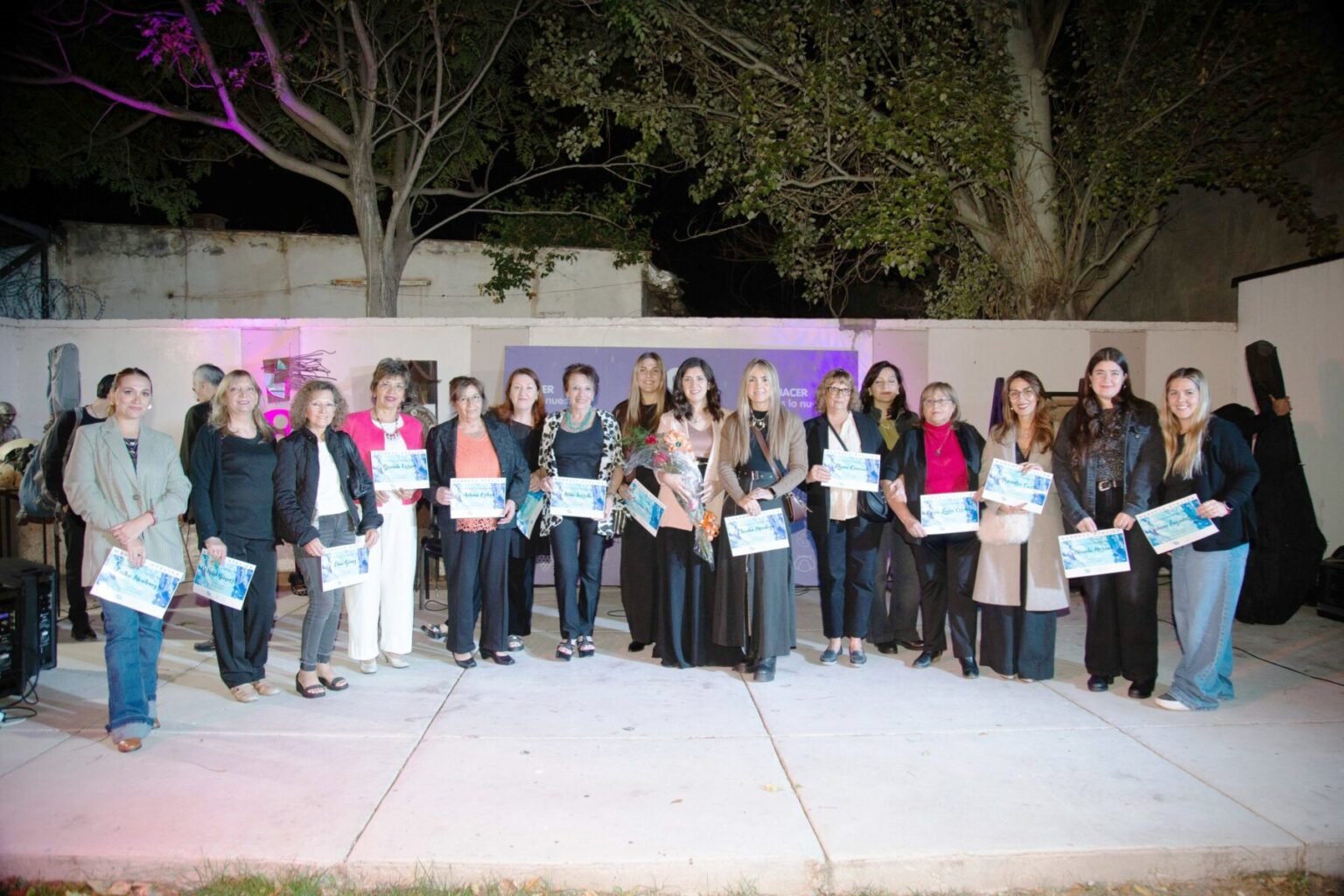 Las alumnas del taller Manresa Atelier exponen sus pinturas en Salas de ...